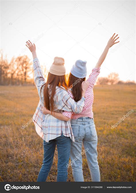 Best Friends Pictures