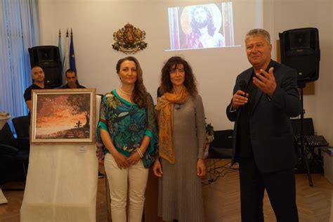 Първа самостоятелна изложба „Зора“ откри Таня Христакиева в община „Тунджа“ — Радио и ТВ 999