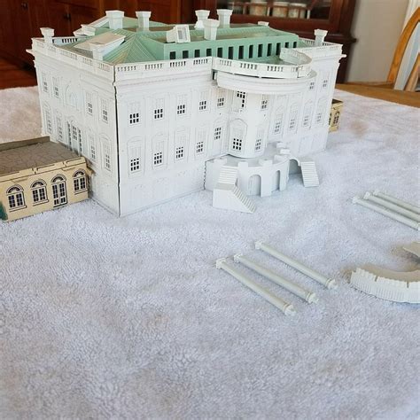 Vintage Early 1950s Louis Marx White House Model With 20 Presidents