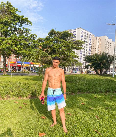 Marcus Oliveiras Feet