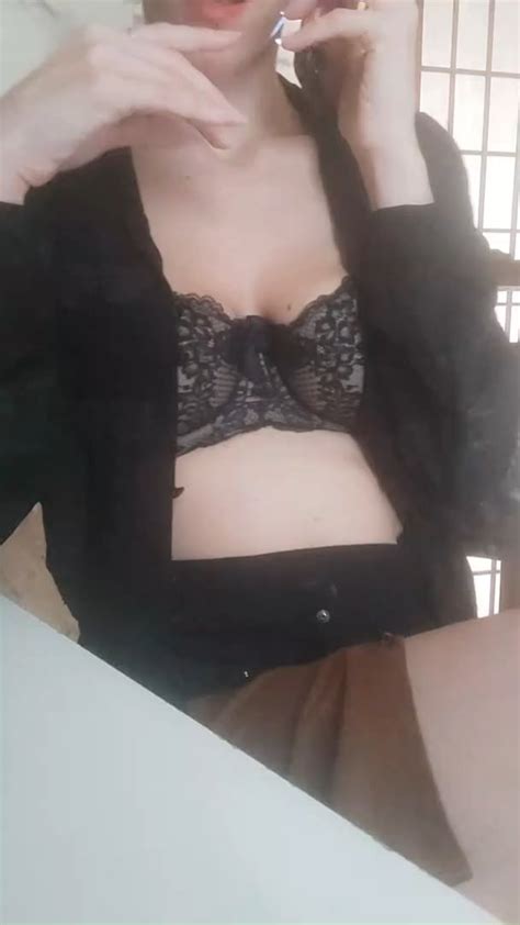 My boss is getting me hot on the phone… 💦🥵👩‍💼 : r/canadianMilf