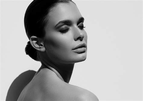 Модели в профиль 65 фото