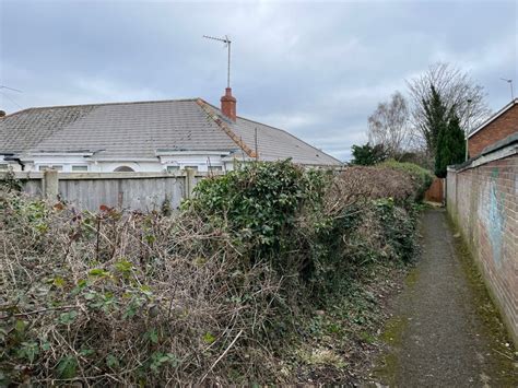 Footpath Approaching Winchcombe Road © Fernweh Cc By Sa20 Geograph Britain And Ireland
