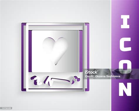 종이 컷 공백 사진 프레임과 회색 배경에 고립 된 마음 아이콘 발렌타인 데이 기호입니다 종이 아트 스타일입니다 벡터 3차원 형태에 대한 스톡 벡터 아트 및 기타 이미지