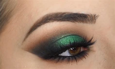 Green Glitter Eye Makeup