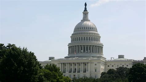 特朗普施压国会山力推“美丽大法案”，为何最终未将关税纳入