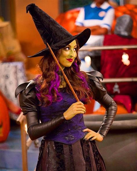 Kira Kosarin Image