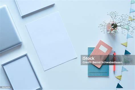 창의력 흰색과 깨끗 한 분위기에 대 한 데스크톱 조직 공간 개성 개념에 대한 스톡 사진 및 기타 이미지 개성 개념 공예 깨끗한 Istock