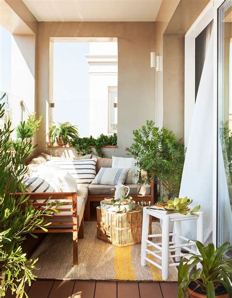 Terraza Pequeña Con Maceta En Vertical