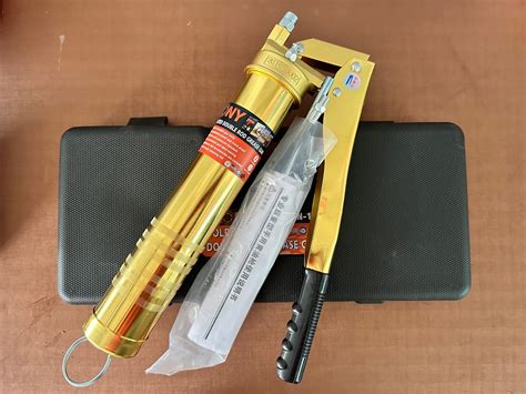 Kony กระบอกอัดจารบีตัวหนอน แกนคู่ กระบอกอัดจารบี แกนคู่ ใช้กับจารบีหลอดตัวหนอน ที่มีเกลียวหมุน