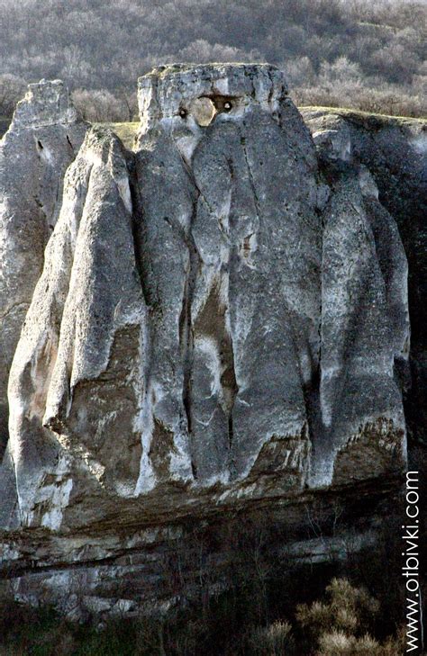 Отбивки 101 ОТБИВКИ ОТПАДНАЛИ СЦЕНИ Провъртеника Провъртеника е интересен скален феномен на