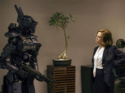 „chappie“ Sci Fi Thriller Um Einen Roboter Mit Gefühlen