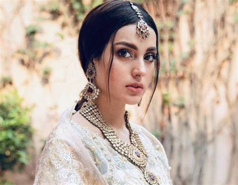 Iqra Aziz Scolds Her Makeup Artist In ‘desi Style