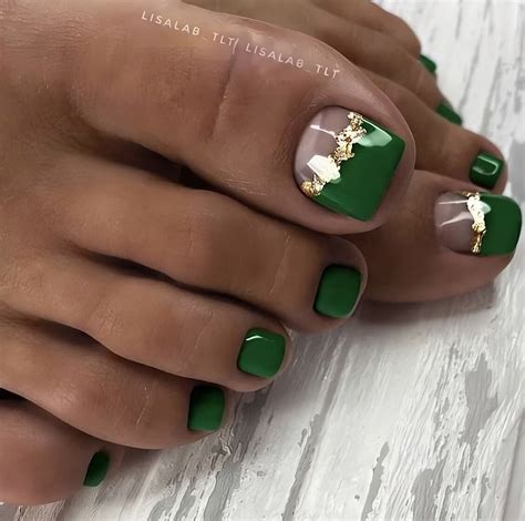 30 Green Toe Nail Designs To Bring You Goodluck On St Patricks Day