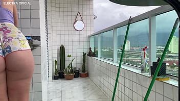 Câmera de Segurança faxineira safada usando shortinho socadinho XNXX COM