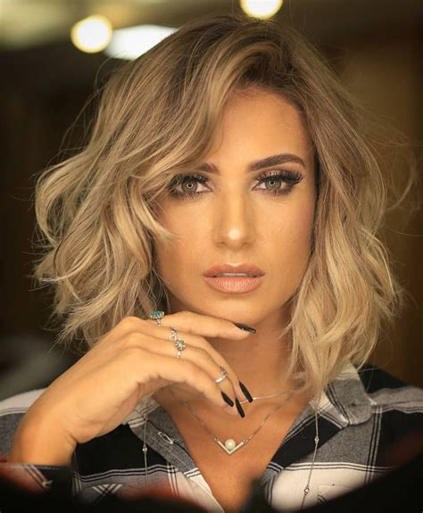 10 Stylish Medium Bob Haircuts For Women Easy Care Chic Pop Haircuts