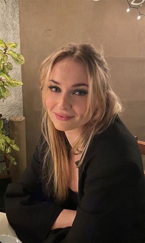 Pin By Tina A On Sophie Sophie Turner Pretty People Celebrities
