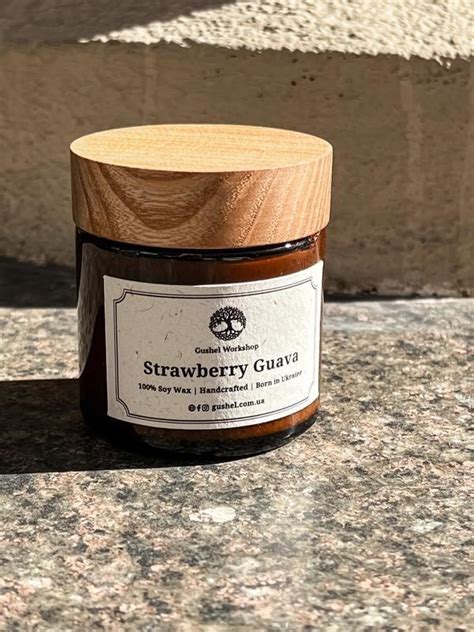Соевая свеча клубника гуава — цена 350 грн в каталоге Свечи Купить товары для дома и быта по