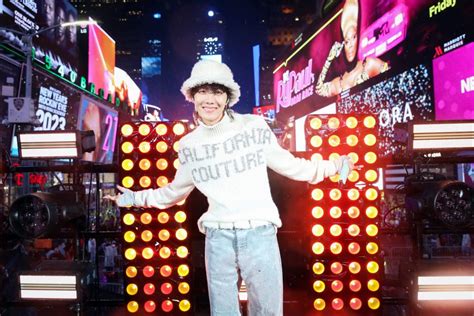 Btsのj Hopeがアメリカ最大の新年のライブショー「new Years Rockin Eve」に出演し華麗なパフォーマンスを披露！ 防弾少年団最新情報局