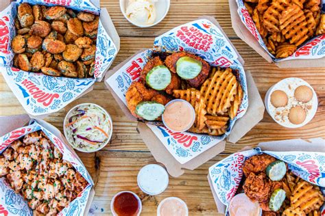 Micos Hot Chicken Review The Heights Houston The Infatuation