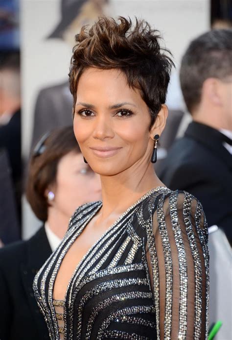 Busty Halle Berry Showing Cleavage At The Th Oscars And Vanity Fair Oscar Part Porn Pictures