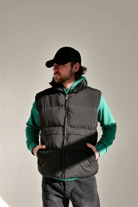 Жилетка — цена 1349 грн в каталоге Жилетки Купить мужские вещи по доступной цене на Шафе