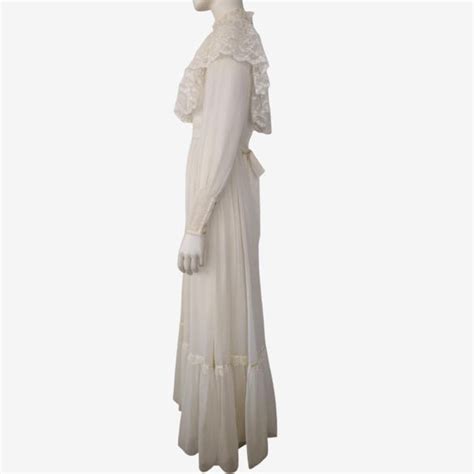 Vintage 1970s Candy Jones Light Cream Victorian Reviv… Gem