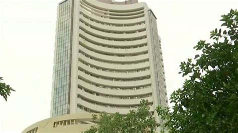 Rs 2 3 Lakh Crore Wiped Out As Sensex Nifty Slide Over 1 Ola