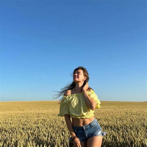 Фото девушки в пшеничном поле Фотосъемка Поло