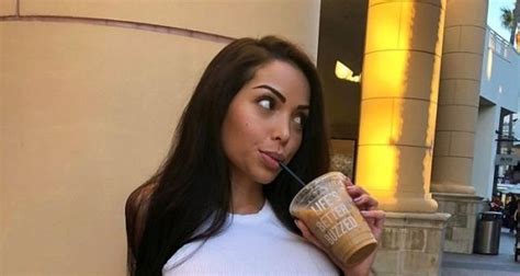 Busty Girls 63 Pics