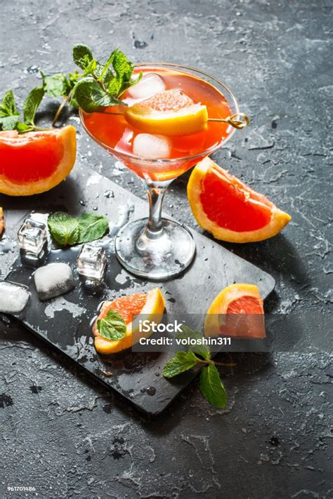 마가렛 자 몽 주스 차가운 여름 감귤 청량 음료 또는 얼음 음료와 칵테일 0명에 대한 스톡 사진 및 기타 이미지 0명 과일 냉동된 Istock