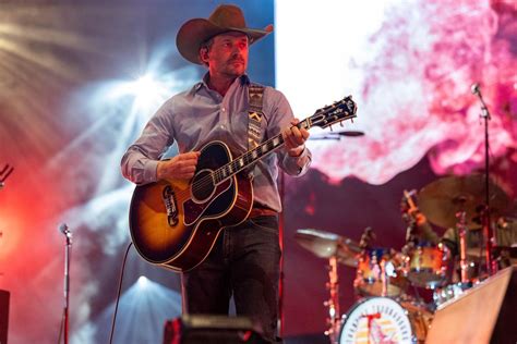 Turnpike Troubadours Garth Brooks To Play Formula 1 Event