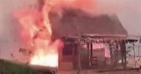 볼리비아 산불로 잿더미로 변한 마을불타는 집에서 탈출