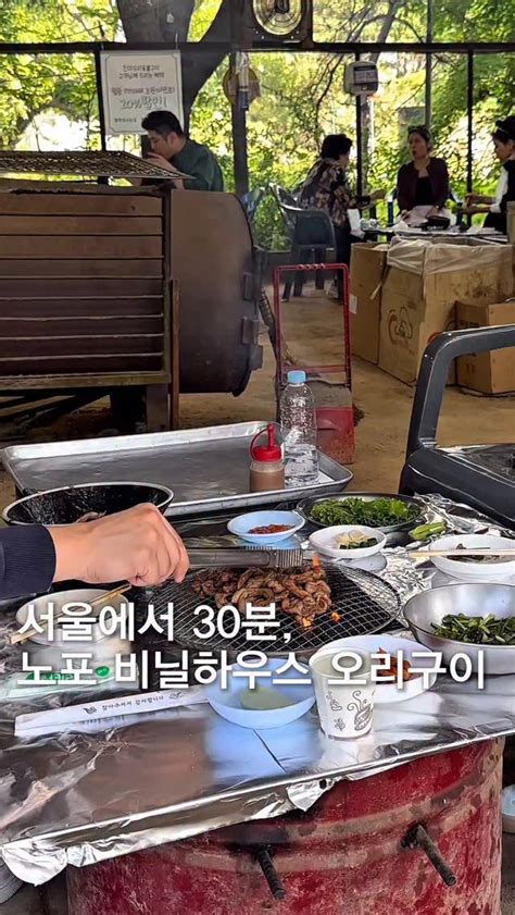 을지로 숨은 골목에 낮술하기 좋은 야장 백반집이 있습니다 외국인 많은 명동과 을지로 중간어디쯤 작은 골목에 숨어있는 간판없는 할머니집 선선한 날에는 야장도 즐길 수 있게