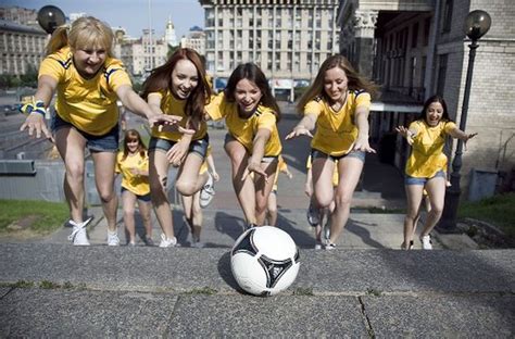 Euro 2012 Girls 80 Pics