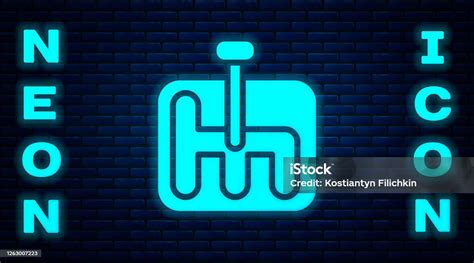 벽돌 벽 배경에 고립 된 빛나는 네온 기어 변속기 아이콘 전송 아이콘입니다 벡터 일러스트레이션 가지 식물 부위에 대한 스톡 벡터 아트 및 기타 이미지 Istock