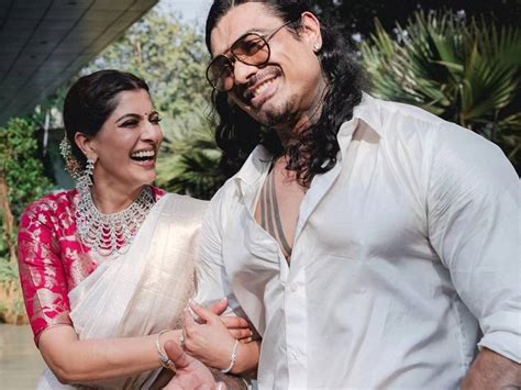 Varalaxmi Sarathkumar Gets Engaged To Nicholai Sachdev Telugu Cinema