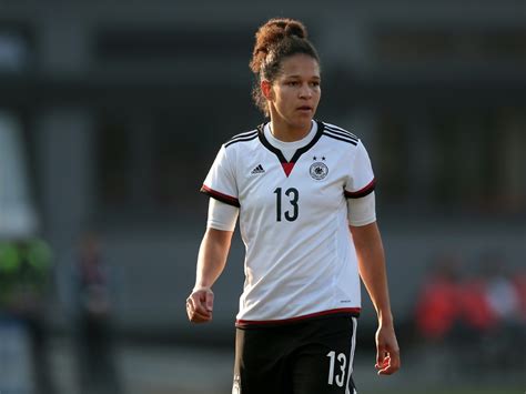 Fußball » News » Ex-Nationalstürmerin Šašić ist Mama