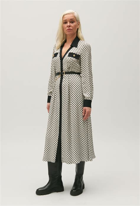 Claudie Pierlot Vestido Largo Estampado Cp En Blanco Para Mujer The Style Rack