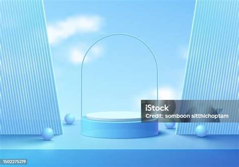 3d 파란색 흰색 크리스탈 유리 실린더 연단 배경에는 수직 파티션과 푸른 하늘 구름 벽 장면이 있습니다 최소 모형 제품 무대 진열장 판촉 전시 추상 벡터 기하학적 형태 0