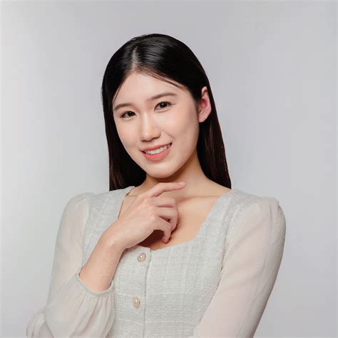 eva lai medium