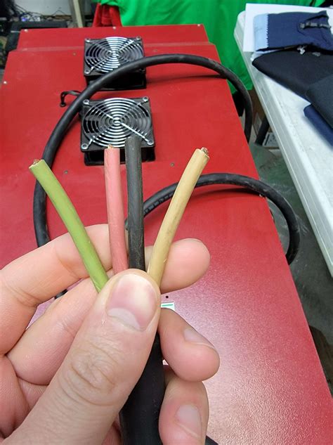 In 3 Phase 4 Wire Connection With 3 Hot And One Ground Does It Matter What Portion Of Breaker