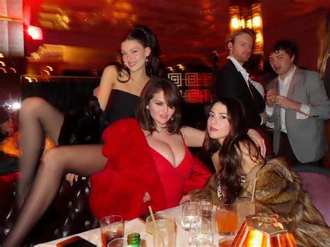 Selena Gomez Spectacular Breasts Big Cleavage Red Dress Hot Celebs Home
