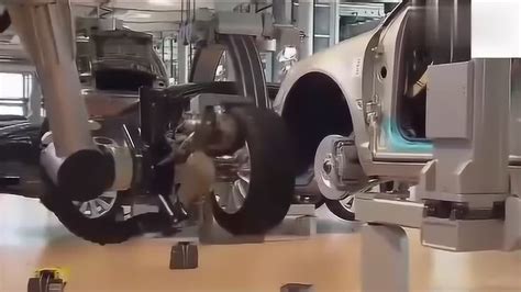 实拍汽车工厂自动化组装，轮胎和挡风玻璃！ 腾讯视频