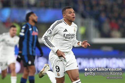 이렇게 불운할 수는 없다 음바페 Ucl 통산 50호골 폭발→허벅지 부상으로 교체 Out 레알은 3 2 승리