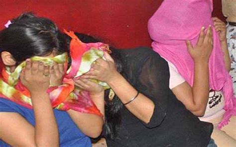 सकस रकट म फलम अभनत पकडय तन अभनतरय क छडय Agniban