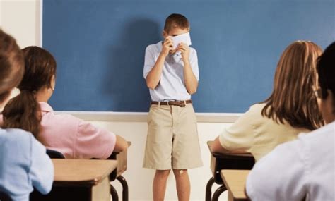 نحوه برخورد با دانش آموز خجالتی؛ 9 راهکار مناسب مجله اکالا