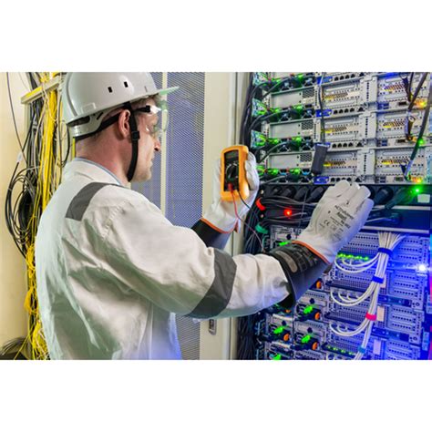 Ergonomically Designed Natural Rubber Insulating Gloves For All Day Safety And Comfort