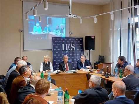 На Институту за европске студије у Београду током дана 13 11 2023 године одржан је семинар о