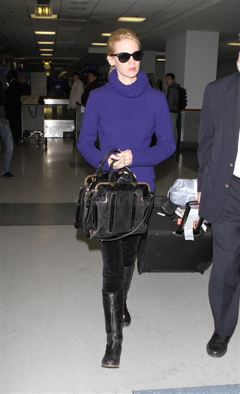 De Actrice Januari Jones Wordt Gezien Bij Losse Luchthaven Ca Redactionele Stock Foto Image